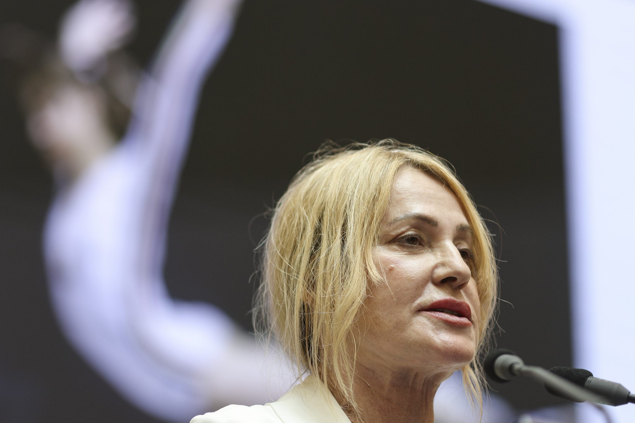 Nadia Comăneci va fi decorată vineri de președintele Nicușor Dan - News ...